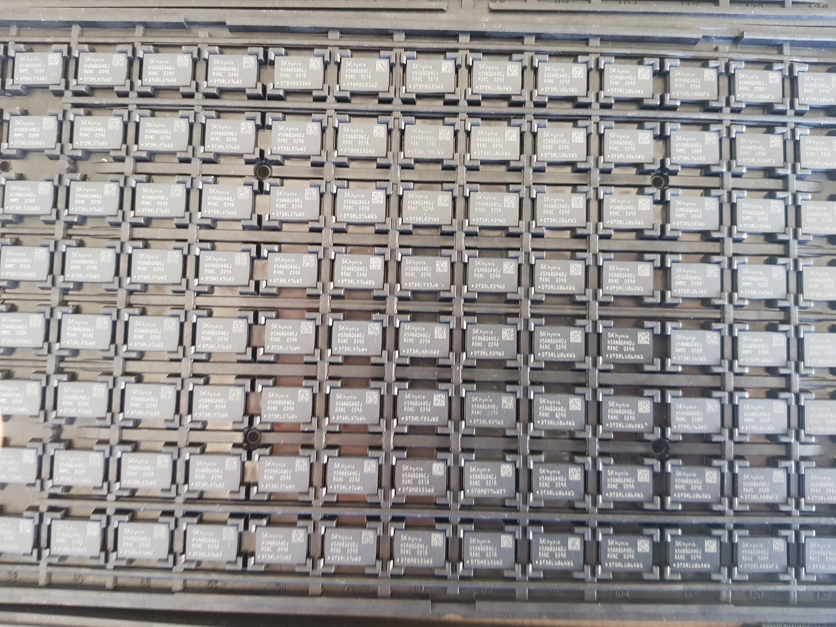 10월 컴퓨터 버리는 방법 노트북 폐기 중고서버매입 비용 시세 전산장비 매입 처리 하드디스크 파쇄 천공 디가우징 고물 시세 정팩코리아 Jfk